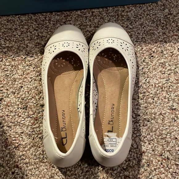 CL by Laundry | Shoes | Cl By Laundry White Flats | Poshmark